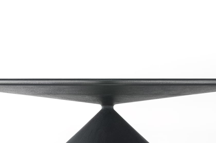 MAXI CLAY Table By Desalto | design Marc Krusin