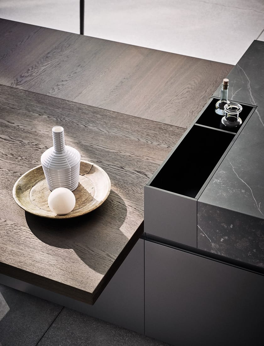 Oak fitted kitchen with island MAXIMA 2.2 - COMPOSITION 1 By Cesar