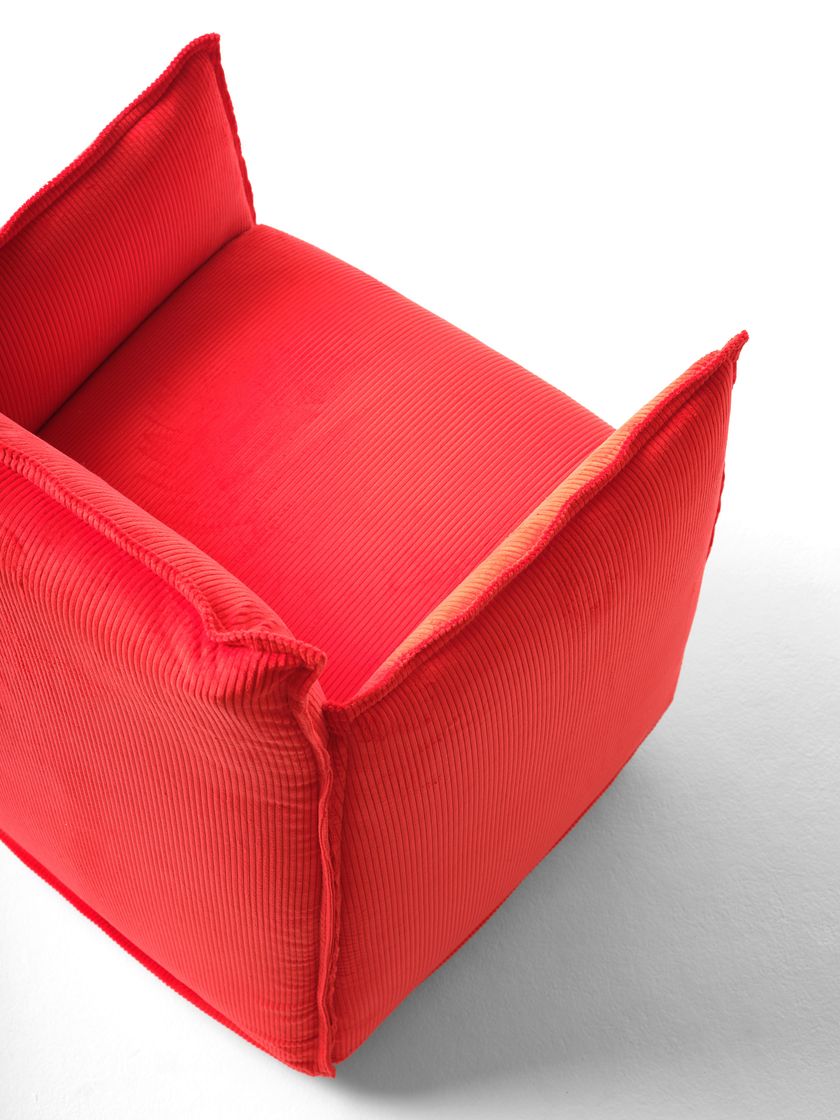 MEDVEN Velvet easy chair with armrests By EPÒNIMO | design Alberto Colzani