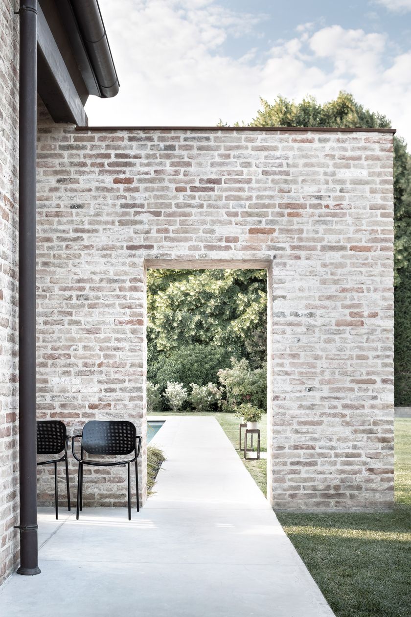 METIS DOT Stackable metal chair with armrests By TrabA' | design ...