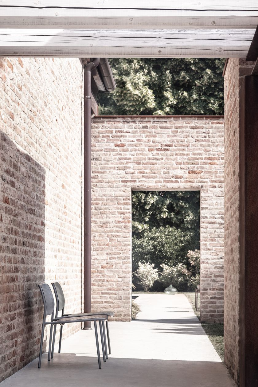 METIS DOT Metal easy chair with armrests By TrabA' | design Gabbertas Studio