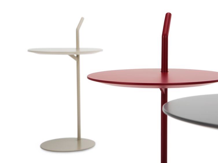 MIKKI Low metal side table By Now & Future | design GOODO Design