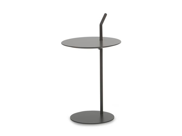 MIKKI Low metal side table By Now & Future | design GOODO Design