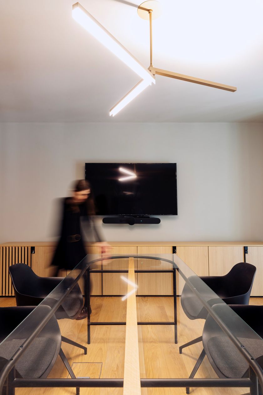 MIMICO Table ovale à manger en bois By Crassevig | design ITCH