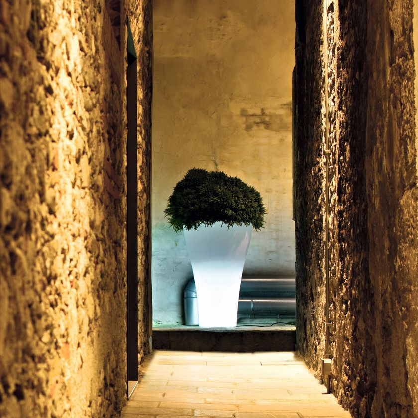 MING | Vaso da giardino alto By Serralunga design Rodolfo Dordoni