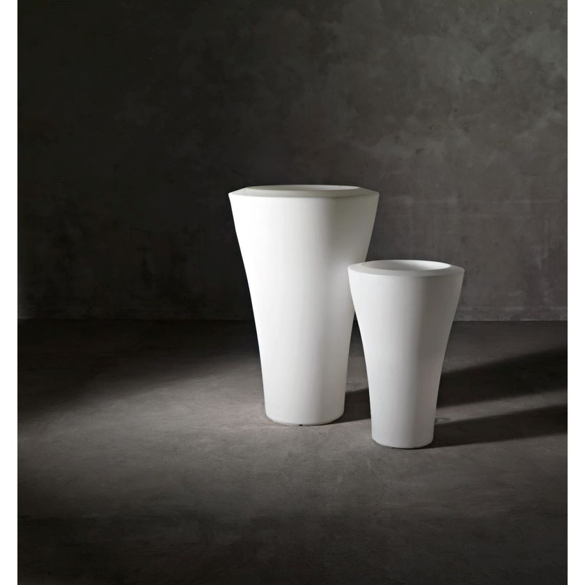 MING | Vaso da giardino alto By Serralunga design Rodolfo Dordoni