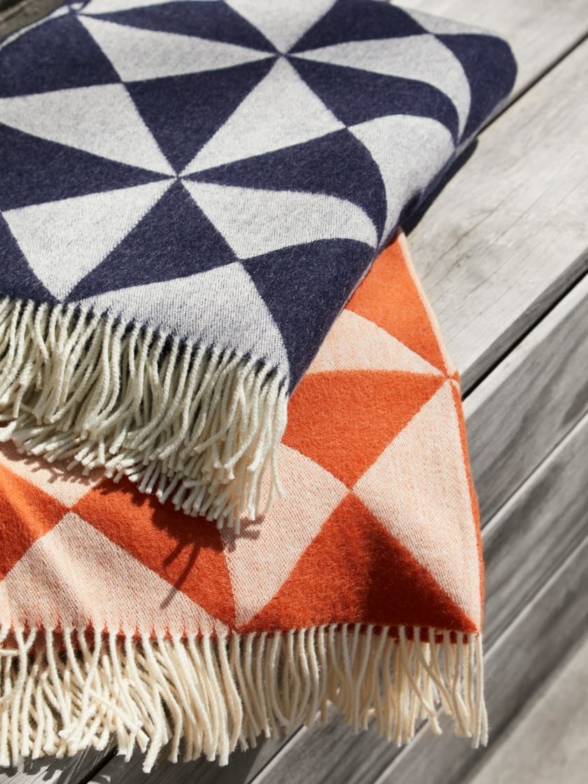 Plaid con motivi grafici in lana MIRROR THROW By Verpan design Verner ...