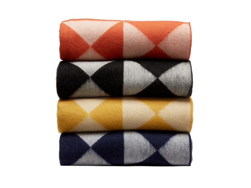 Plaid con motivi grafici in lana MIRROR THROW By Verpan design Verner ...