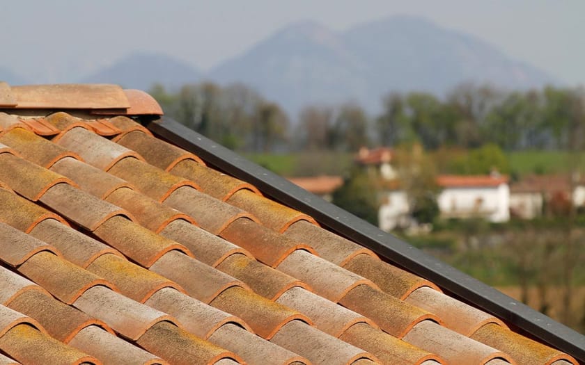 Clay bent roof tile Mitica By Vardanega Isidoro