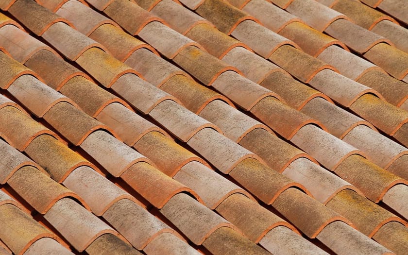 Clay bent roof tile Mitica By Vardanega Isidoro