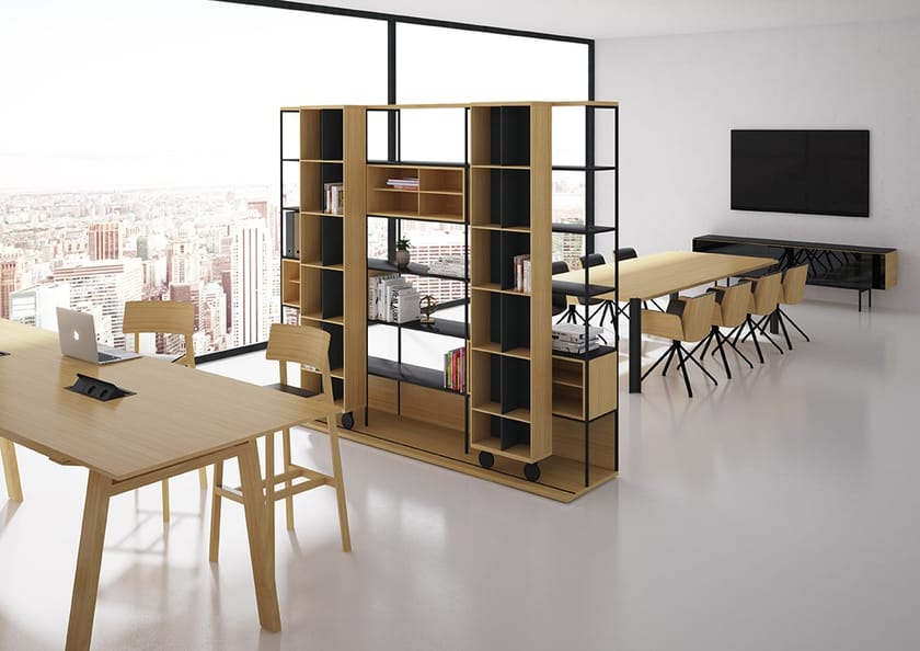 MITIS HIGH table By Punt design Mario Ruiz