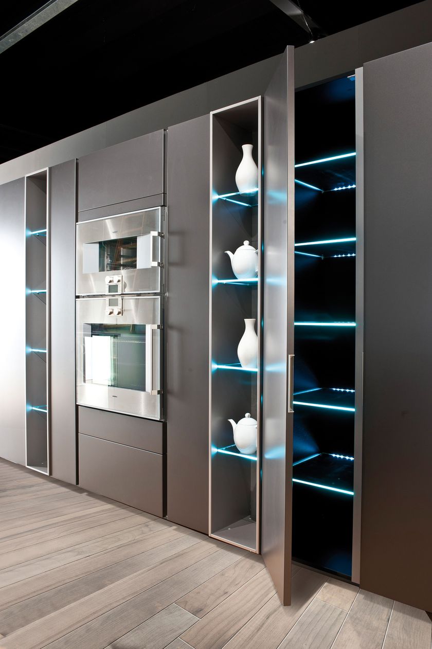 Lacquered wooden fitted kitchen MONFORTE By SCIC