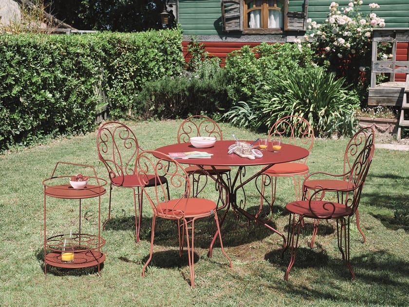 MONTMARTRE Round steel garden table By Fermob