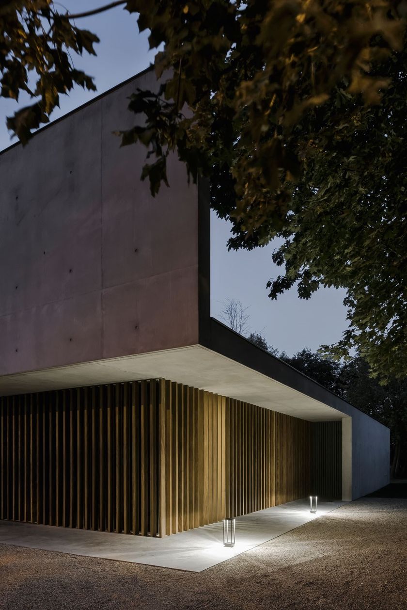 MONTUR L P LED bollard light By DeltaLight