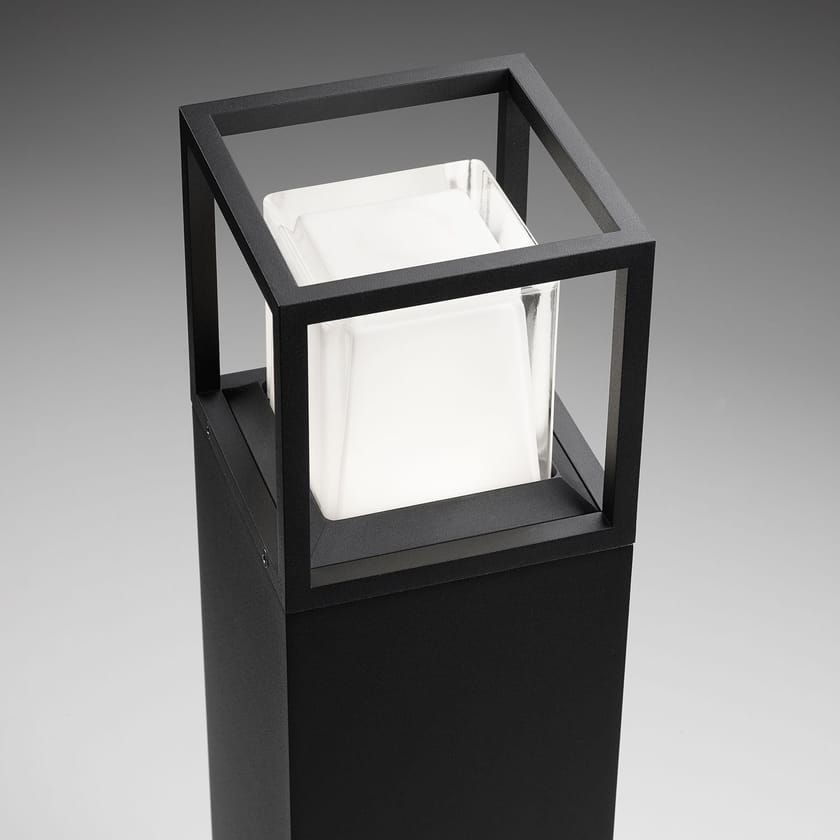 MONTUR S P bollard light By Delta Light