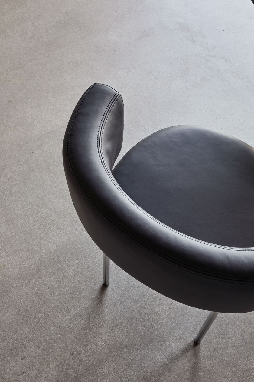 OSO Swivel leather chair By MORE