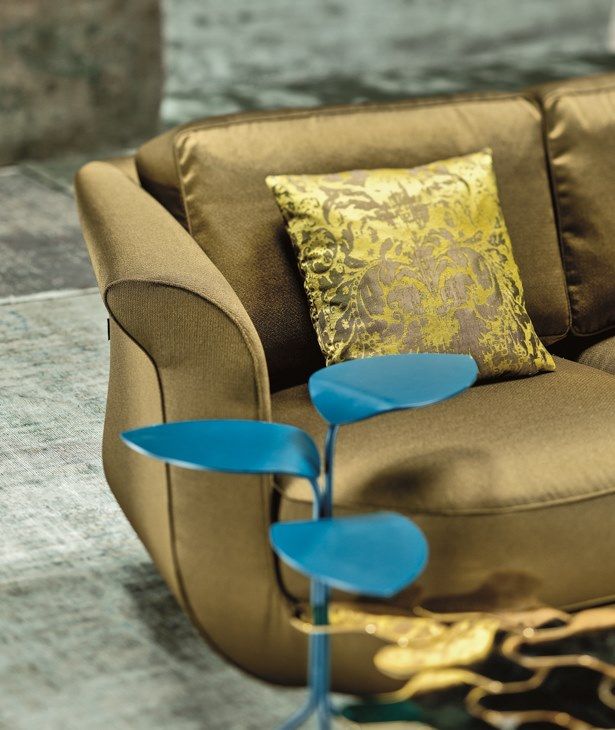 Tavolino in acciaio MORNING GLORY By Moroso design Marc Thorpe
