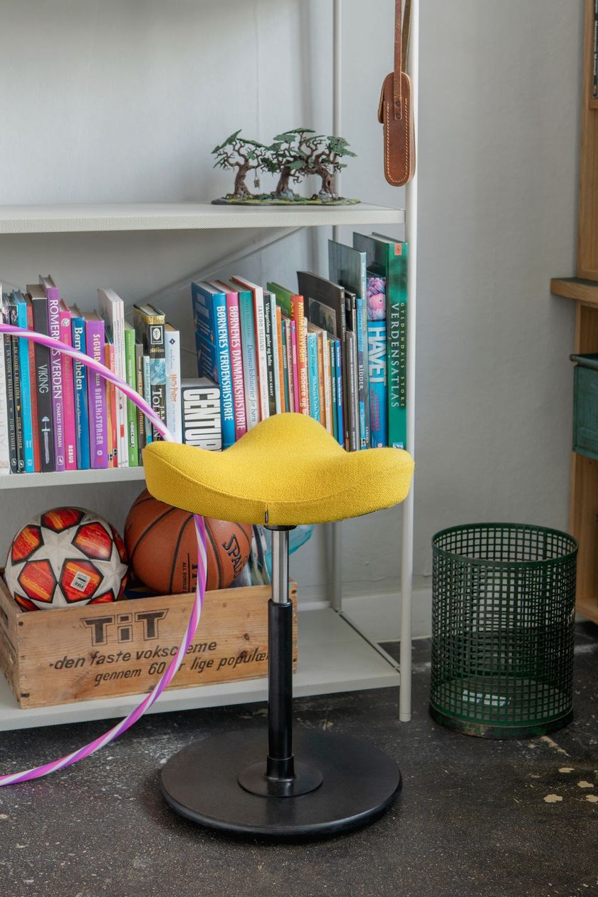 The versatile saddle chair for sit/stand support MOVE™ By Varier Furniture
