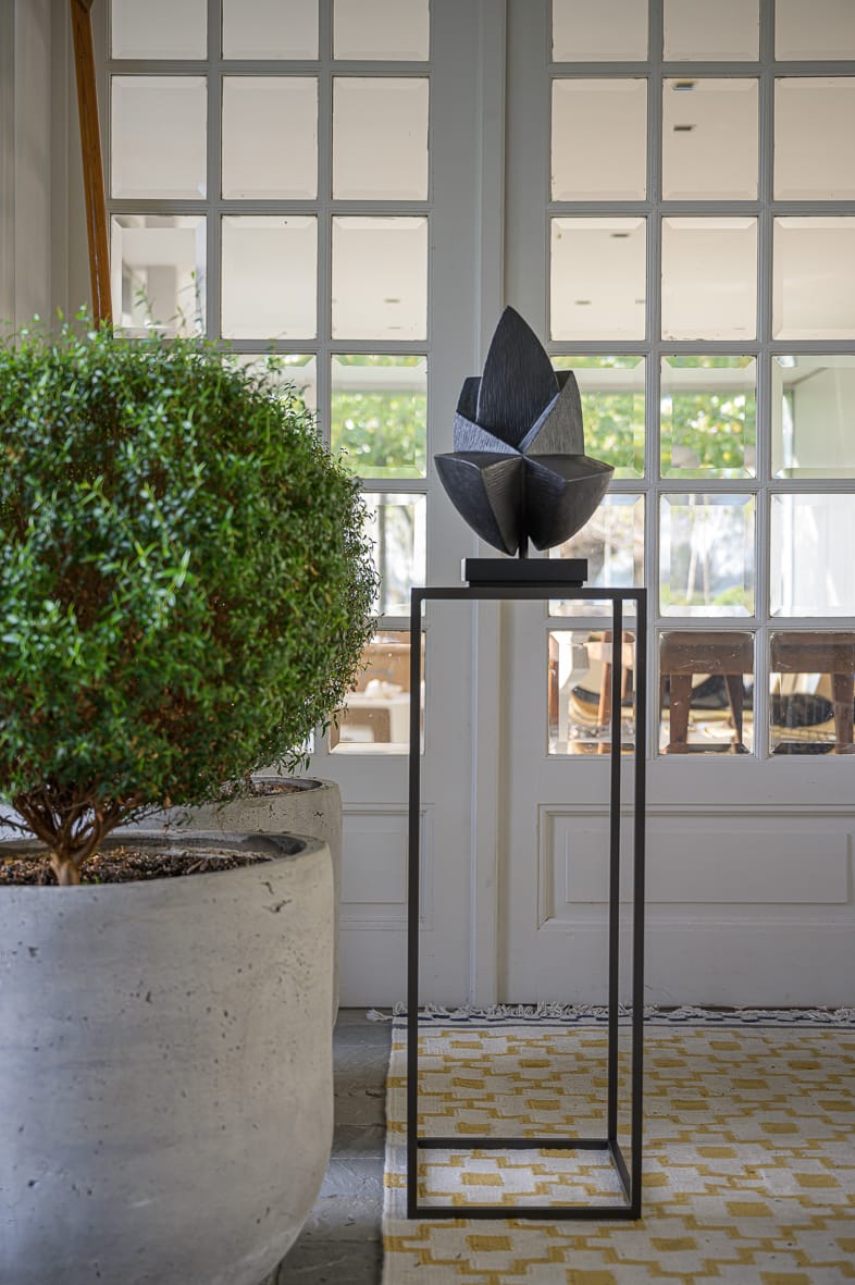 Bronze sculpture MUSING SS By Gardeco design Sofia Speybrouck