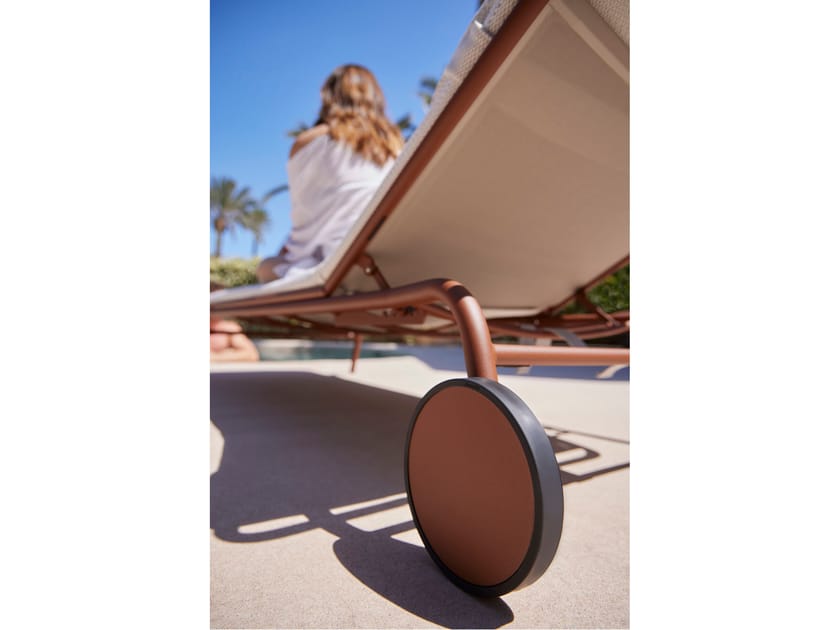 MEL Aluminum and Batyline® sun lounger sun lounger By MUSOLA