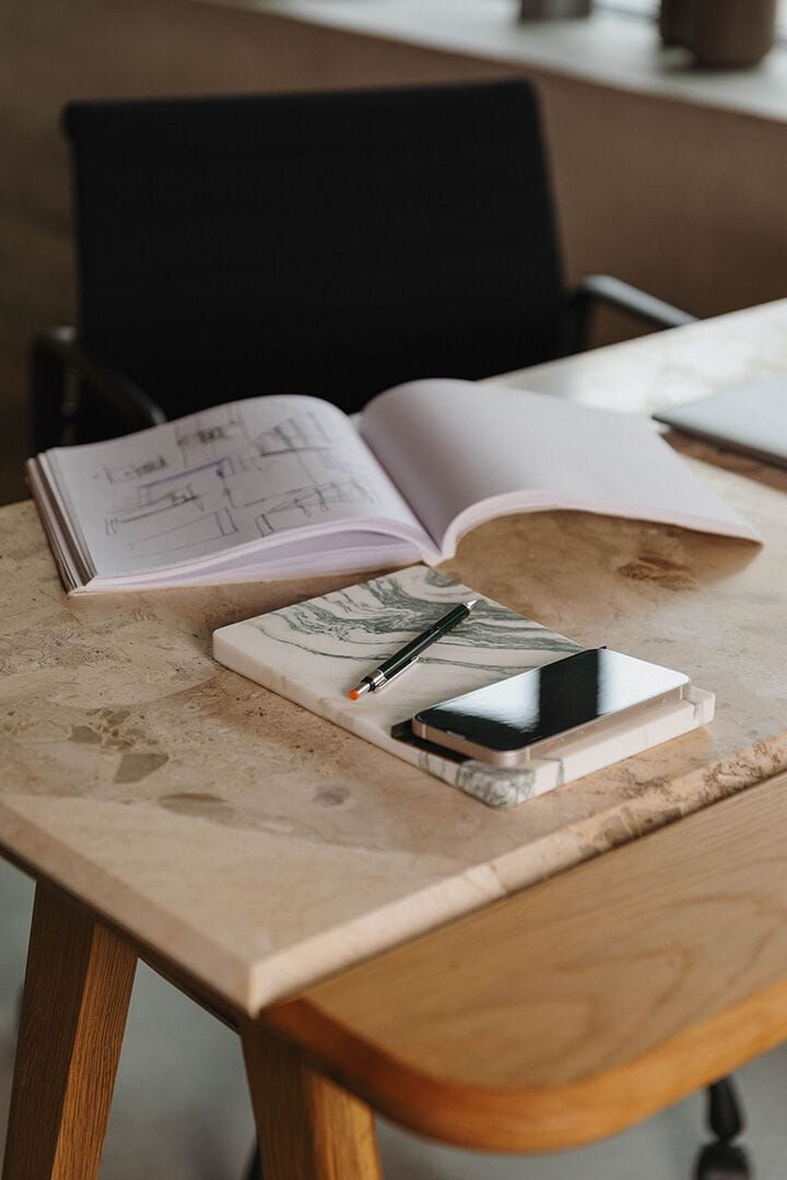 DRAFT DESK KUNIS BRESCIA Rectangular desk in wood and marble By Maami ...