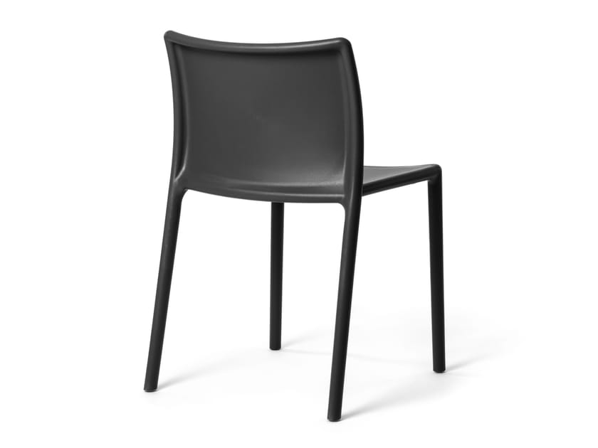 AIR-CHAIR Chaise empilable de jardin en PVC By Magis | design Jasper ...