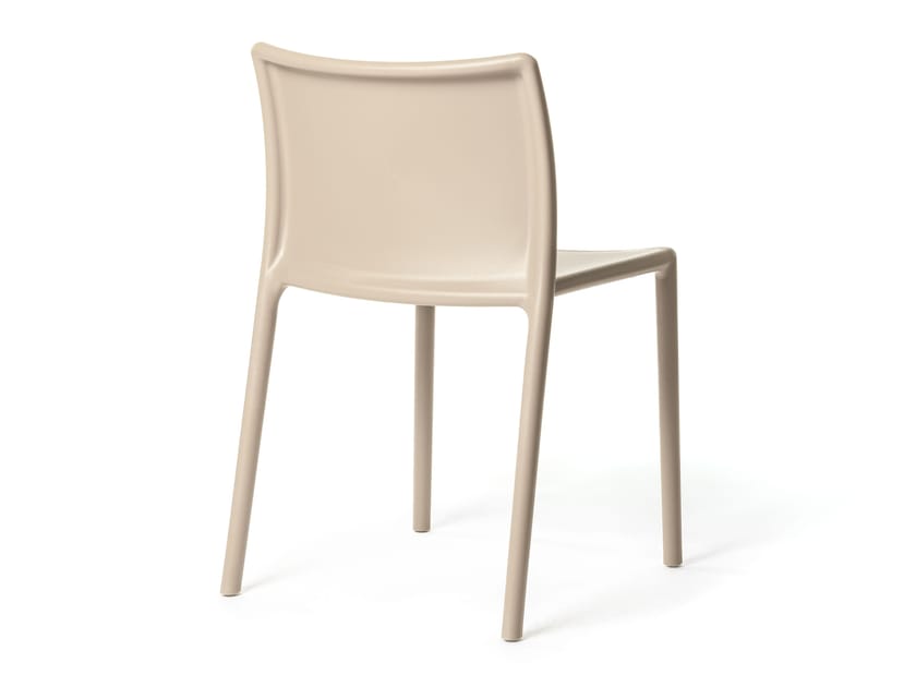 AIR-CHAIR Chaise empilable de jardin en PVC By Magis | design Jasper ...