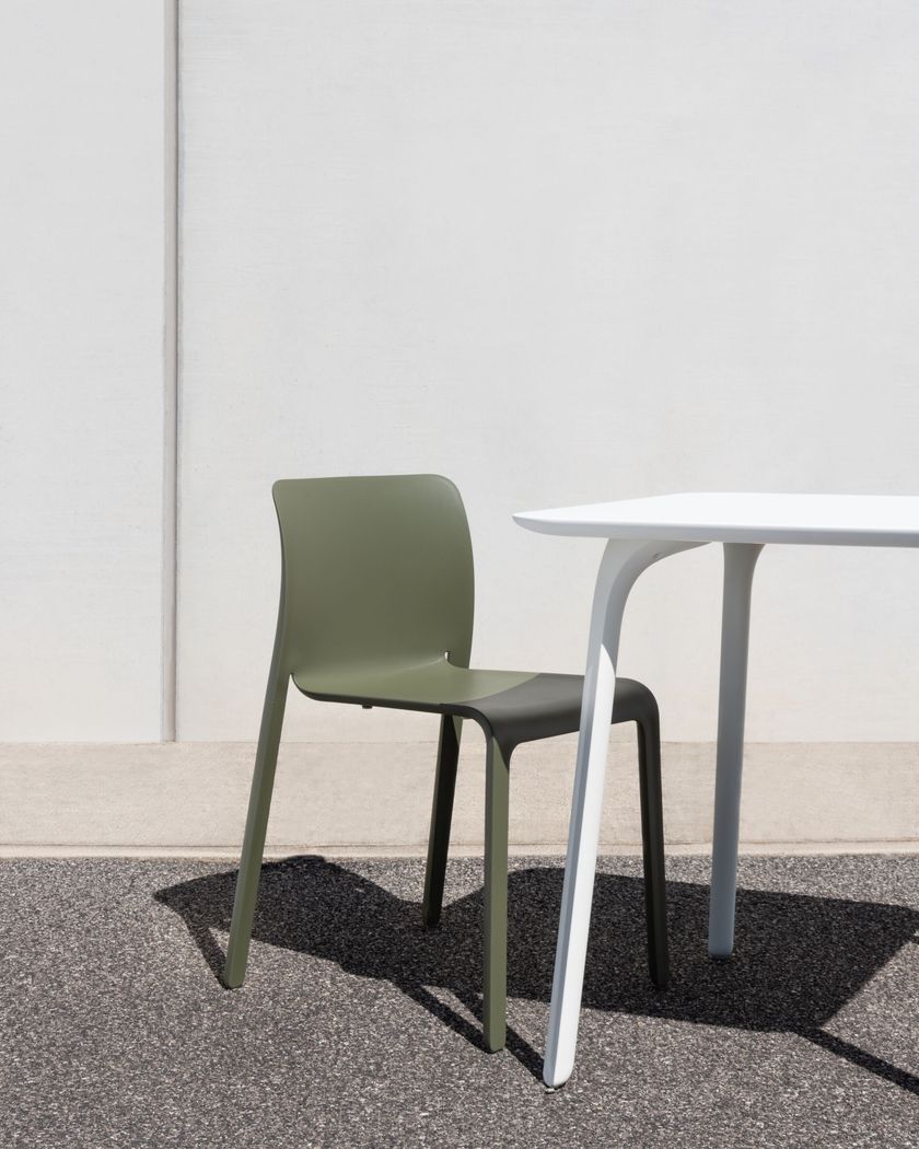 FIRST Square garden table By Magis | design Stefano Giovannoni