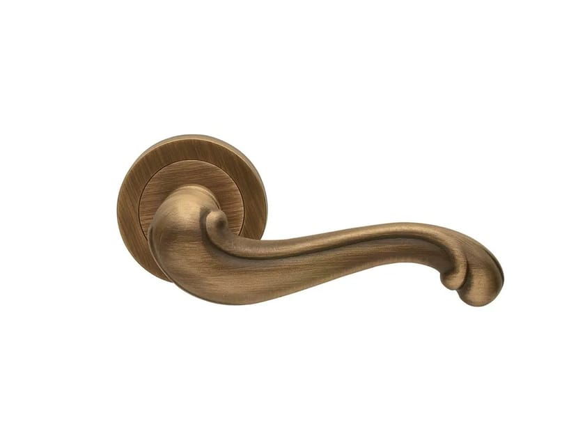 BAROCCO Brass door handle with lock on rose By Manital