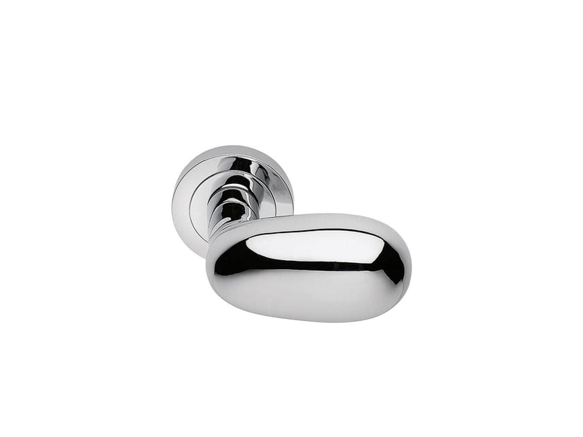ROUND Maniglia in ottone su rosetta con bocchetta By Manital