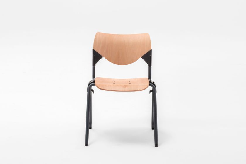 GATE WOOD SQUARE 椅子 By Mara