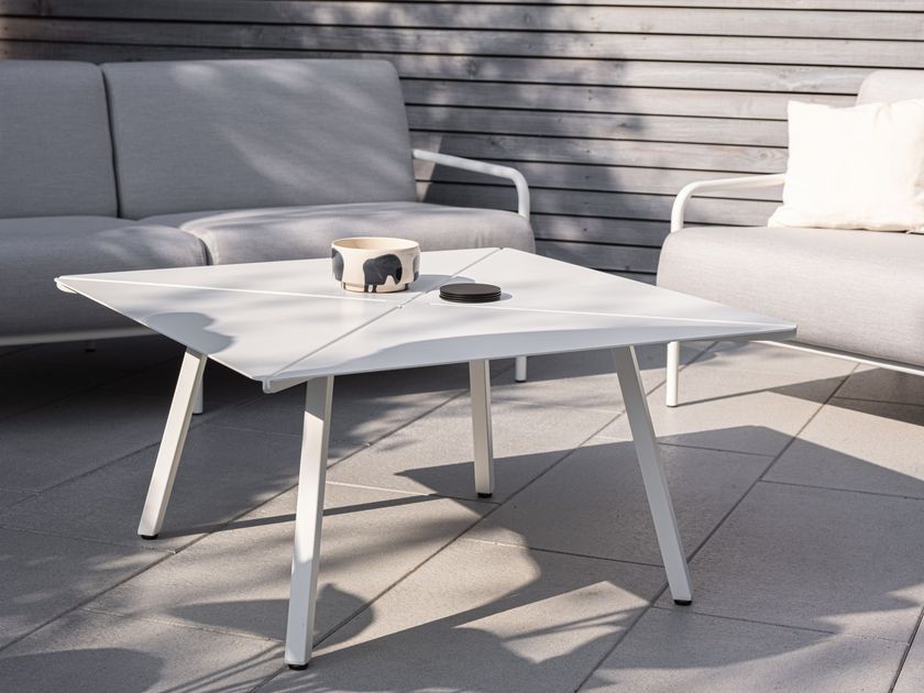 SUNIVA Table By Metallbude