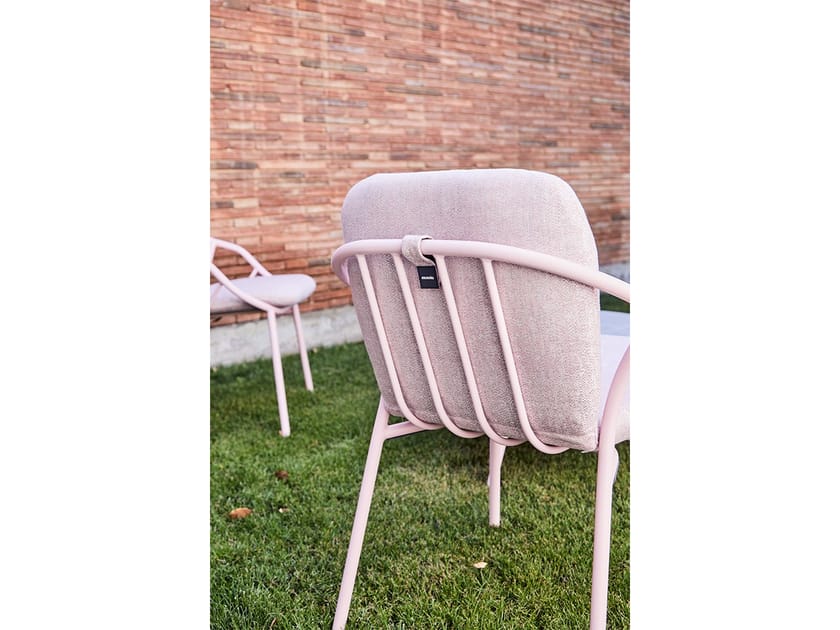 NANSA Stackable chair with armrests By MUSOLA | design Santiago Sevillano