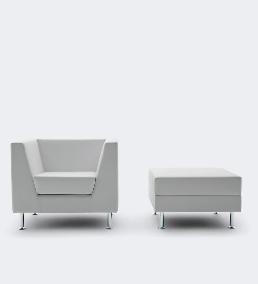 Poltrona imbottita in pelle con braccioli NAXOS | Poltrona in pelle - Ares Line - Edilportale