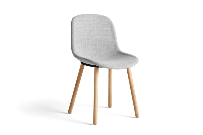 NEU 12 | Upholstered chair By Hay