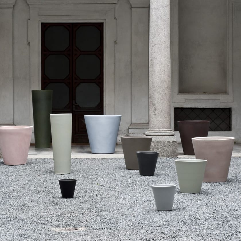 NEW POT | Garden vase By Serralunga design Paolo Rizzatto