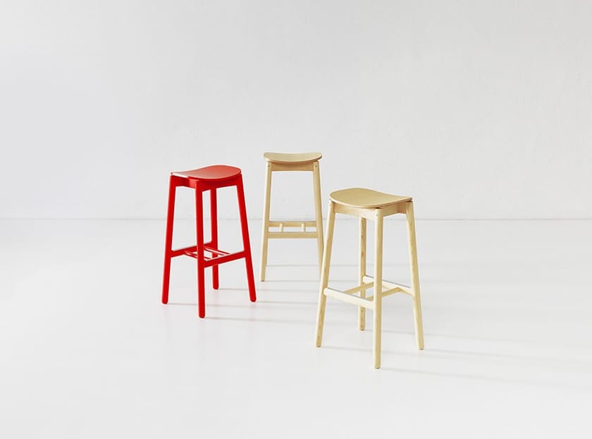 NICO | Wooden stool By Zilio A&C design Tomoko Azumi