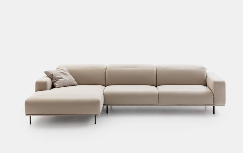 WING Leather sofa with headrest By NICOLINE