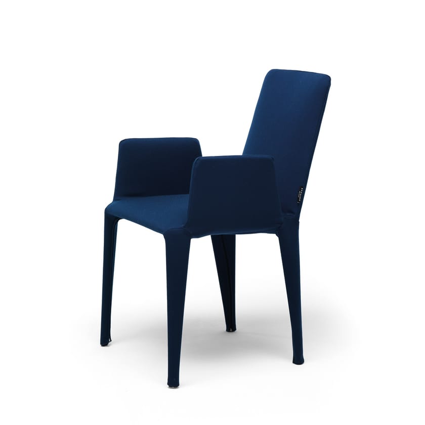 NOVA Upholstered velvet chair with armrests By EPÒNIMO | design ...