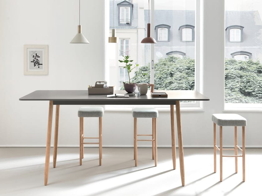 NUCLEO Rectangular high table By Martex