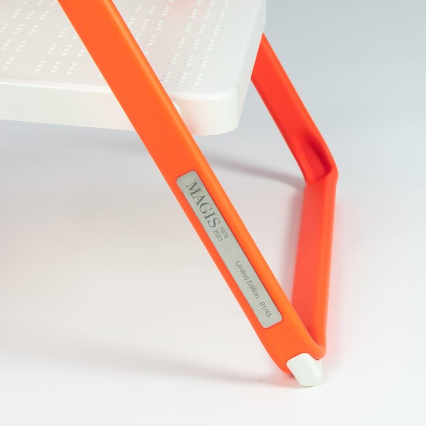 Steel step stools NUOVASTEP LIMITED EDITION By Magis design Andries ...