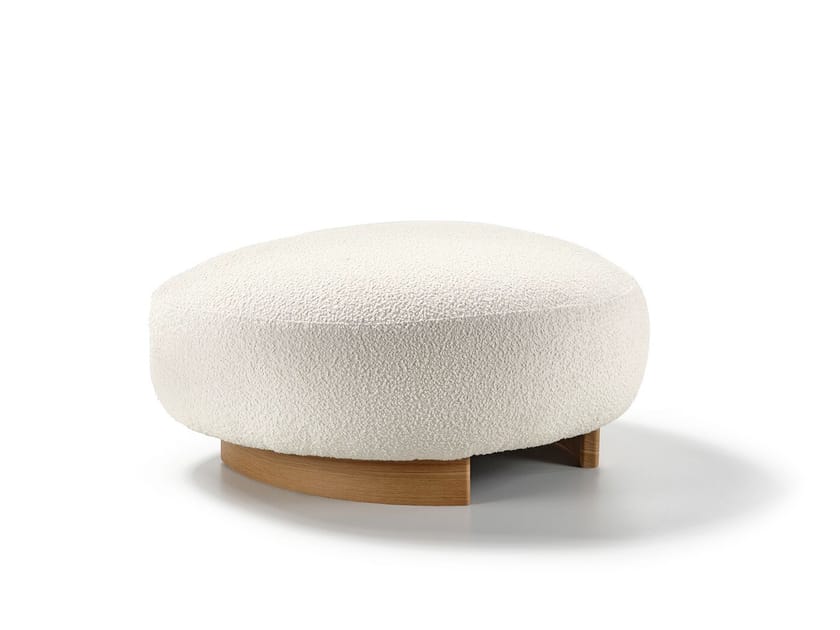 PEBBLE Upholstered round fabric pouf By Naturedesign | design Gino Carollo