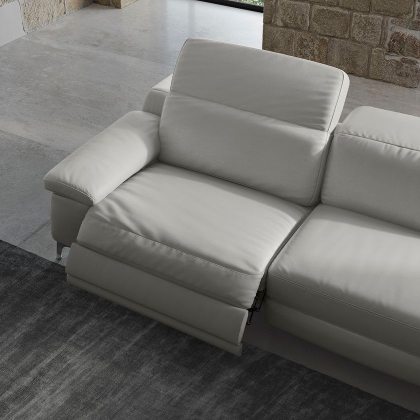 DUCA Corner sectional leather sofa with electric motion By Natuzzi Italia