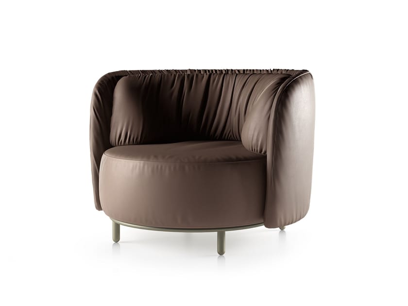 WAVE Leather armchair with armrests By Natuzzi Italia | design Nika Zupanc