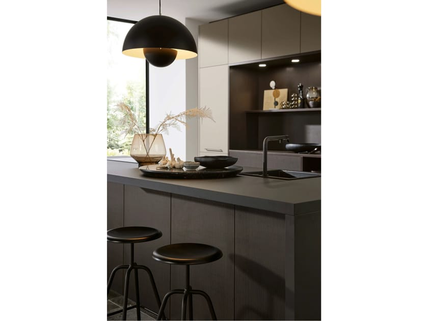 ARTLINE Stripe wood coffee / PLUS Lava soft mat Kitchen By Nolte Küchen