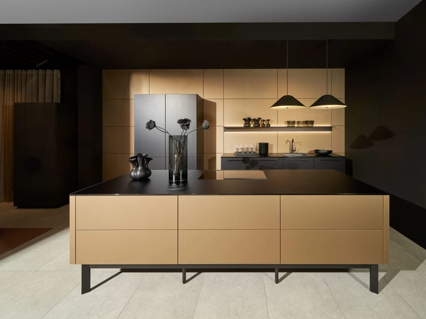 neoPURE METALLO DORATO/ SOFT LACK NERO OPACO Cucina By Nolte Küchen