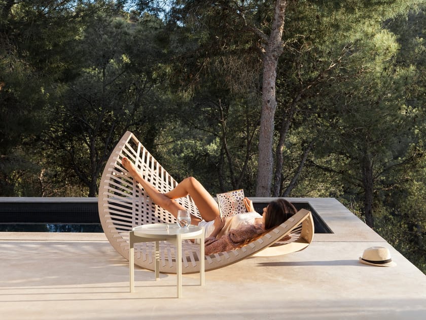 Round side table with tray O By Aggy design Agota Rimsaite