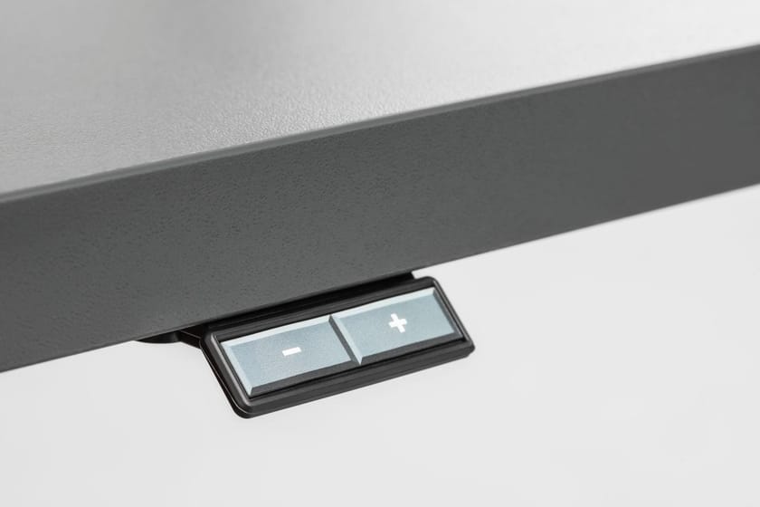 OGI-DRIVE Multiple workstation desk with sound absorbing screens By MDD