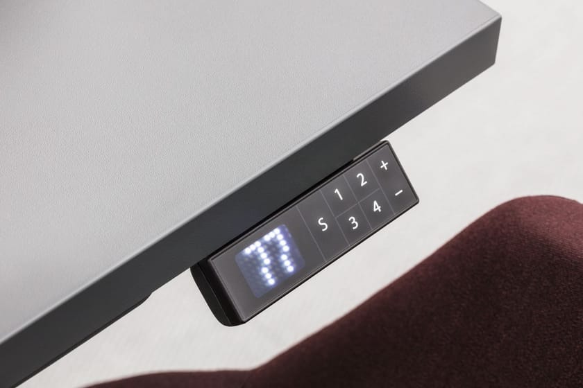 OGI-DRIVE Multiple workstation desk with sound absorbing screens By MDD