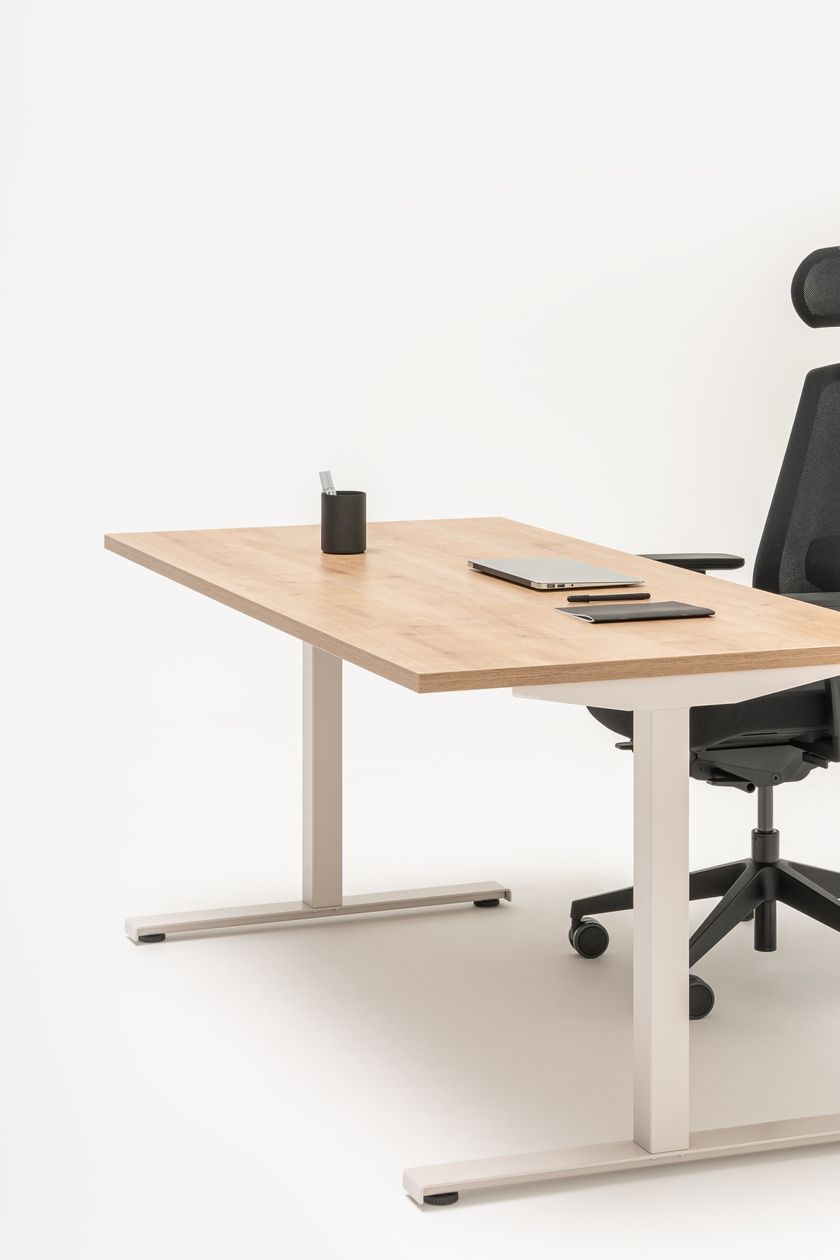 OGI T office desk By MDD
